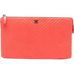 Chanel Clutches - CC Chevron Calfskin Zip Clutch - Gr. unisize - in Orange - f&uuml;r Damen