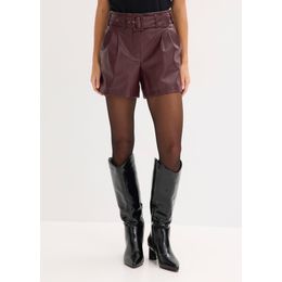 bonprix Lederimitat-Shorts mit G&uuml;rtel, rot, Gr.40, Stylische Shorts mit kurzem HosenbeinLederimitat