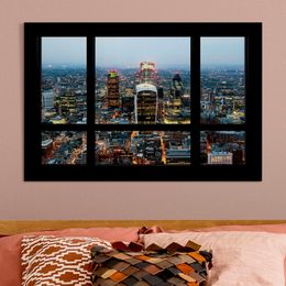 Akustikbild Fensterblick auf beleuchtete Skyline von London