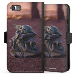 DeinDesign iPhone SE (2020) Handy Klapph&uuml;lle Handyh&uuml;lle aus Kunst Leder schwarz Flip Case Baby Yoda Star Wars The Child Sideflip mit Lasche