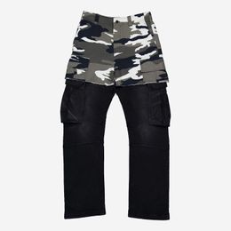 Givenchy Graue Cargohose mit Rock mit Camouflage-Muster