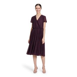 Cocktailkleid Vera Mont "Damen mit Plissee", Damen, Gr. 38, Normalgr&ouml;&szlig;en, lila (lila, lila), Mesh, Obermaterial: 100% Polyester; Futter: 100% Polyester, loose fit kurz, V-Ausschnitt, Kleider