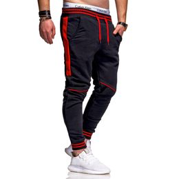 Sweathose behype "SYDER", Herren, Gr. S, EURO-Größen, schwarz (schwarz, rot), 70% Baumwolle, 30% Polyester, Hosen Sweathose, mit coolen Kontrast-Akzenten