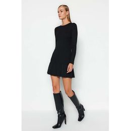 Trendyol Kleid in Schwarz - 67% | Gr&ouml;&szlig;e M | Damen-kleider