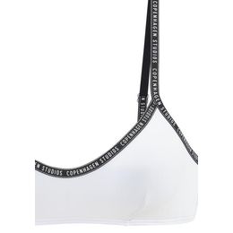 Copenhagen Studios Bustier-Bikini-Top 'Cody' wei&szlig; Gr. 42 Cup C/D. Mit Logoschriftz&uuml;ge. Ohne B&uuml;gel Und Mit Seitlichen St&auml;bchen. Nachhaltig.