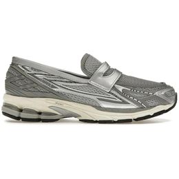 New Balance Low-Top Sneaker - New Balance 1906L Metallic Silver - Gr. 44 (EU) - in Silber - f&uuml;r Damen