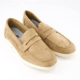 Braune Loafer aus Wildlederimitat