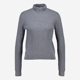 Grauer Pullover mit Zopfstrick-Muster