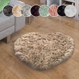Paco Home Fellteppich &raquo;Playa 960&laquo; herzf&ouml;rmig 64 mm H&ouml;he Kunstfell, Flokati-Optik, Hochflor, weich und flauschig, Uni-Farben beige Obermaterial:...
