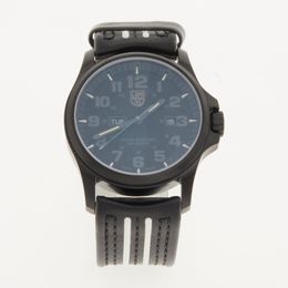 Luminox Schwarze Armbanduhr mit Armband aus Leder