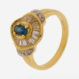 Ring aus 375er Gold mit 0,1 Karat Diamanten