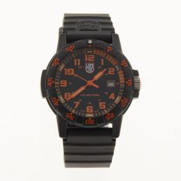 Luminox Schwarze Armbanduhr mit Silikonarmband