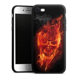 DeinDesign iPhone SE (2020) Handy Premium Silikon H&uuml;lle Handyh&uuml;lle schwarz Case Fire Skull Totenkopf Silikon Premium Case