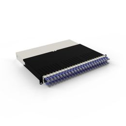 Patchbox Patchbox.one Kabeleinzugssystem 8RU/UTP (0,8 m) mit 24 Kassetten, Patchkabel Cat. 6a, U/UTP, PoE++, Kabel violett