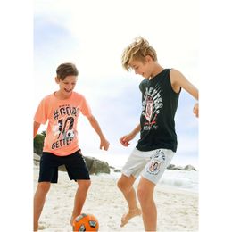 bonprix Jungen T-Shirt + Tanktop + Bermudas (4-tlg. Set), schwarz, Gr.134, Sportliches Set f&uuml;r Jungen mit Fu&szlig;ball-Prints, aus Top: 100% Baumwolle,kurze Hose 1: Viskose,kurze Hose 2: 100% Baumwolle