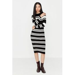 Trendyol Kleid in Schwarz/ Wei&szlig; - 65% | Gr&ouml;&szlig;e M | Damen-kleider