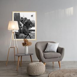queence Bild mit Rahmen &raquo;Vintage Polo Pferderennen&laquo; Foto Menschen Pferde Reitbilder HD Premium Poster-Druck inkl. Echtholzrahmen in beige...