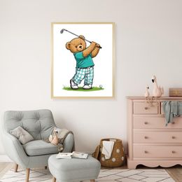 queence Bild mit Rahmen &raquo;Teddy B&auml;r auf Golfplatz&laquo; B&auml;r B&auml;ren Fashion Figuren Mode Modebilder HD Premium Poster-Druck inkl. Echtholzrahmen in beige 
