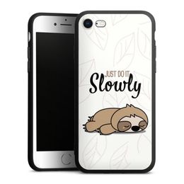 DeinDesign iPhone SE (2020) Handy Premium Silikon H&uuml;lle Handyh&uuml;lle schwarz Case Sloth Animals Lazy Sunday Silikon Premium Case