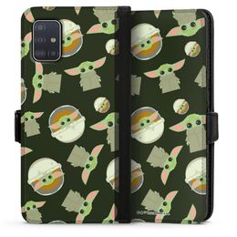 DeinDesign Galaxy A51 Handy Klapph&uuml;lle Handyh&uuml;lle aus Kunst Leder schwarz Flip Case Official Licensed Product Star Wars Muster Baby Yoda Sideflip mit Lasche