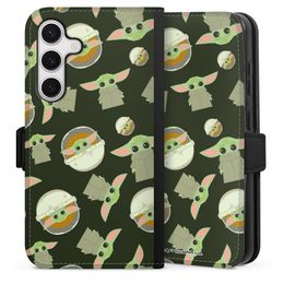 DeinDesign Galaxy S24 Handy Klapph&uuml;lle Handyh&uuml;lle aus Kunst Leder schwarz Flip Case Official Licensed Product Star Wars Muster Baby Yoda Sideflip mit Lasche