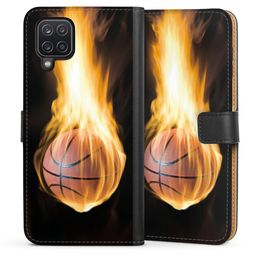 DeinDesign Galaxy A12 Handy Klapph&uuml;lle Handyh&uuml;lle aus Kunst Leder schwarz Flip Case Fire Sports Basketball Sideflip mit langer Lasche