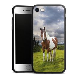 DeinDesign iPhone SE (2022) Handy Premium Silikon H&uuml;lle Handyh&uuml;lle schwarz Case Nature Horse Meadow Silikon Premium Case
