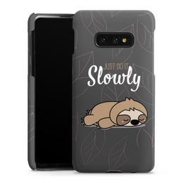 DeinDesign Galaxy S10e Handy Premium Case Smartphone Handyh&uuml;lle Schutzh&uuml;lle matt Sloth Lazy Sunday Sayings Premium Case