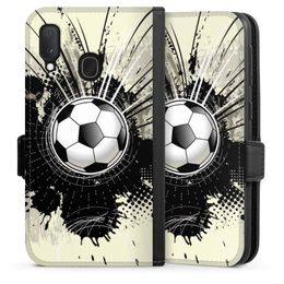 DeinDesign Galaxy A20e Handy Klapph&uuml;lle Handyh&uuml;lle aus Kunst Leder schwarz Flip Case Sports Graffiti Soccer Sideflip mit Lasche