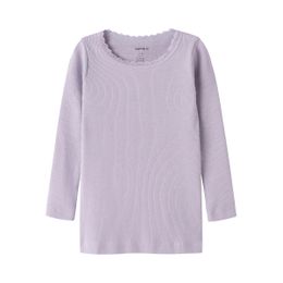 Langarmshirt name it "NMFKAB LS TOP NOOS", M&auml;dchen, Gr. 104, lavender gray, Feinripp, Obermaterial: 57% Baumwolle, 38% Modal, 5% Elasthan, unifarben, regular fit h&uuml;ftbedeckend, Rundhals, abgesteppte Kante, Shirts Langarmshirt, in Feinripp und mit s&uuml;&szlig;er Spitzenkante am Ausschnitt