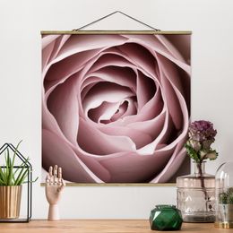 Stoffbild mit Posterleisten Zarte Rose in Altrosa