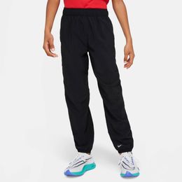 Nike Kinder Sporthose "B NK DF MULTI PANT ESSNTL"schwarz, reflective silv, Gr. XL, Obermaterial: 88% Polyester, 12% Elasthan, Hosen, sportlicher