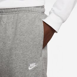 Sporthose Nike Sportswear "Nike Club Men's Cuffed Brushed Fleece Pants", Herren, Gr. L, N-Gr, dk grau heather, lt smoke grau, wei&szlig;, Obermaterial: 80% Baumwolle, 20% Polyester, Hosen Sporthose, sportlicher Stil, f&uuml;r vielseitige sportliche Aktivit&auml;ten