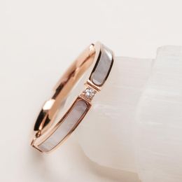 Holzkern Campania Ring Perlmutt und Ros&eacute;