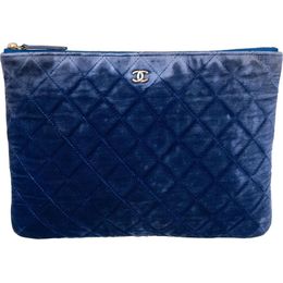 Chanel Crossbody Bags - Chanel Bleu Quilted Velvet CC Clutch - Gr. unisize - in Blau - f&uuml;r Damen