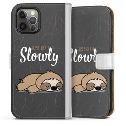 DeinDesign iPhone 12 Pro Max Handy Klapph&uuml;lle Handyh&uuml;lle aus Kunst Leder wei&szlig; Flip Case Sloth Lazy Sunday Sayings Sideflip mit Lasche