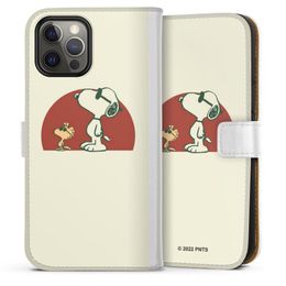 DeinDesign iPhone 12 Pro Max Handy Klapph&uuml;lle Handyh&uuml;lle aus Kunst Leder wei&szlig; Flip Case Snoopy Official Licensed Product Kindheit Sideflip mit Lasche