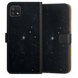 DeinDesign Galaxy A22 5G Handy Klapph&uuml;lle Handyh&uuml;lle aus Kunst Leder schwarz Flip Case Space Weltall Astronaut Sideflip mit langer Lasche