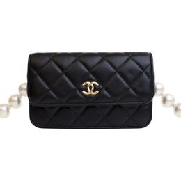 Chanel Hobo Bags - Quilted Lambskin Maxi Pearls Clutch With Chain - Gr. unisize - in Schwarz - f&uuml;r Damen