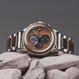 Einzigartige Herrenuhr Madagascar, Solarwerk, Walnussholz und silber Edelstahl