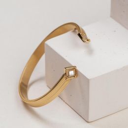 Holzkern Bracelets Damen Gold und Perlmutt
