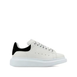 Alexander McQueen Low-Top Sneaker - White Leather Oversized Sneakers With Iconic Detai - Gr. 40 (EU) - in Wei&szlig; - f&uuml;r Damen