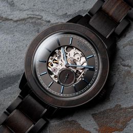 schwarze Herren-Designeruhr Diablo, Automatik-Uhrwerk, Schwarzer Edelstahl,von Holzkern