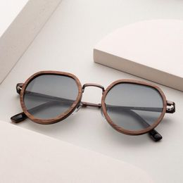 Holzkern Sonnenbrille The Wanderer (Walnuss/Bronze)