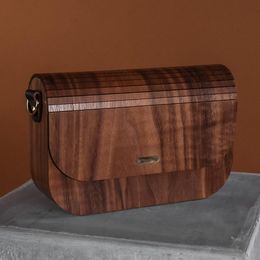 Holzkern Handtasche Uniqase Ivay Walnuss Umh&auml;ngetasche