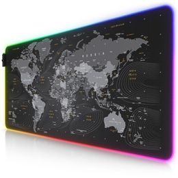 Titanwolf RGB Gaming Mauspad, Mousepad 900 x 400 mm, verbessert Pr&auml;zision & Geschwindigkeit, Weltkarte Global
