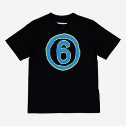 MM6 Schwarzes T-Shirt mit blau-gr&uuml;nem Logo