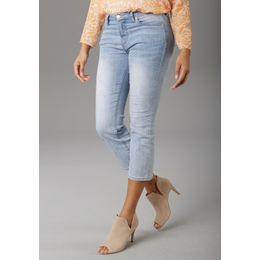 Straight-Jeans Aniston SELECTED, Damen, Gr. 48, N-Gr, blau (light, blau, washed), Denim/Jeans, Obermaterial: 80% Baumwolle, 18% Polyester, 2% Elasthan, figurbetont ca. Mitte Wade, Jeans Straight-Jeans, in verk&uuml;rzter cropped L&auml;nge