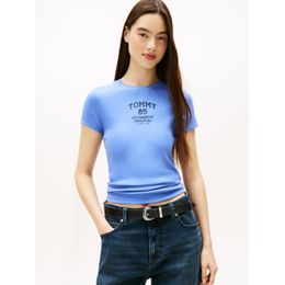 Kurzarmshirt Tommy Jeans "TJW SLIM TOMMY 85 RIB SS TEE", Damen, Gr. S (36), light horizon blau, Single Jersey, Obermaterial: 95% Baumwolle, 5% Elasthan, bedruckt, figurbetont, Rundhals, Shirts Kurzarmshirt, in gerippter Struktur