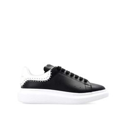 Alexander McQueen Low-Top Sneaker - Studded Oversized Sneakers - Gr. 48 - in Wei&szlig; - f&uuml;r Damen